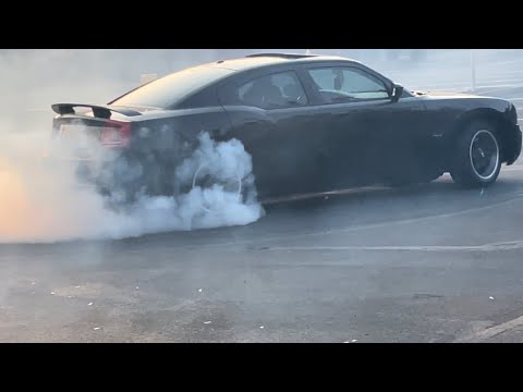 doing donuts in my 2006 dodge charger. - YouTube