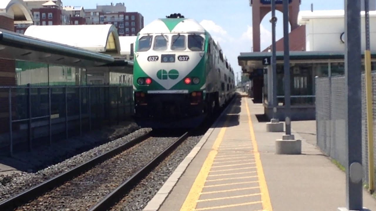 WB GO MP40PH-3C 637 & EB GO MP40PH-3C 605 Oakville GO June 27 2014 ...