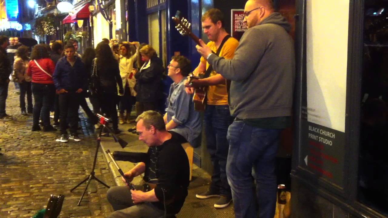 Irish folk music by street performers, Dublin - YouTube