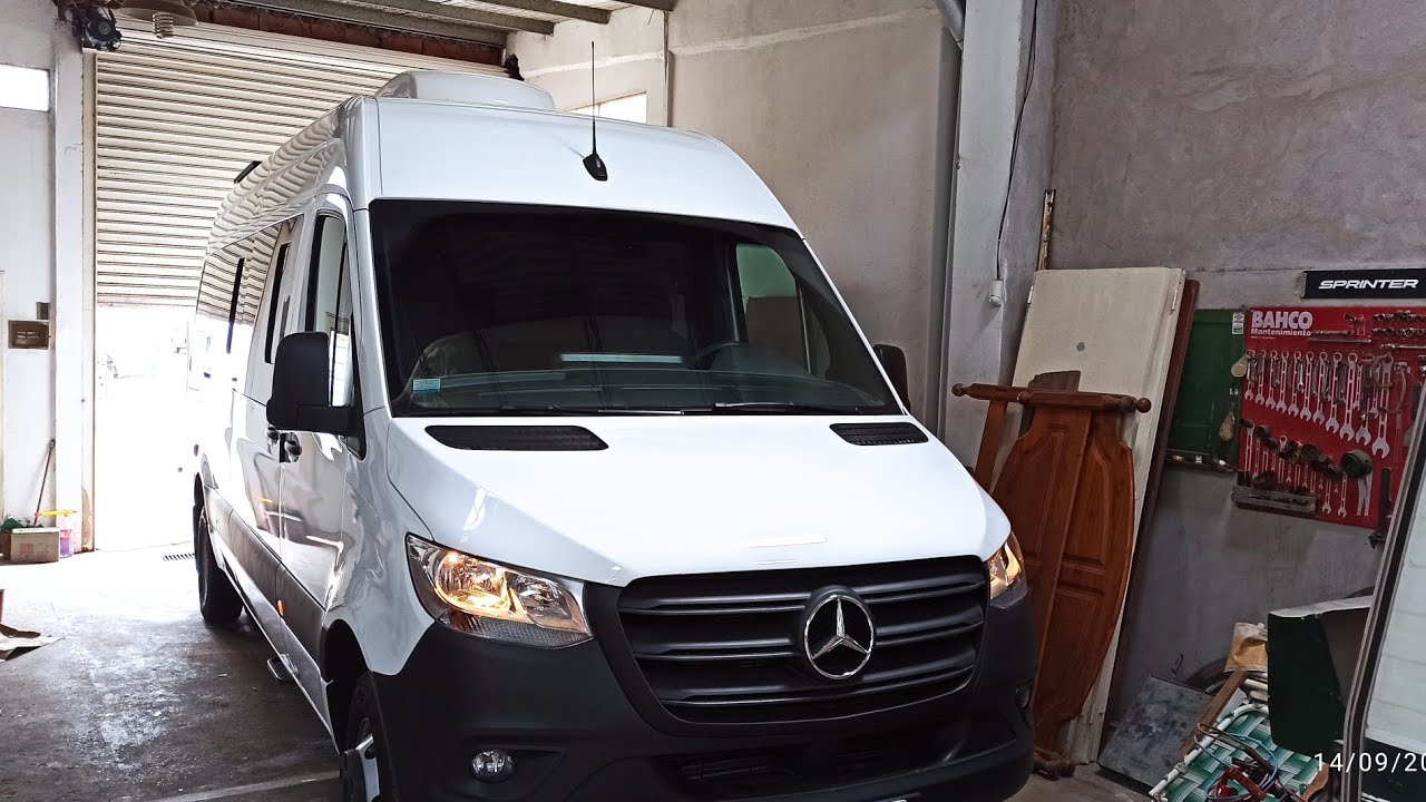 Nuevo modelo nuevo diseño Sprinter 517!! - YouTube