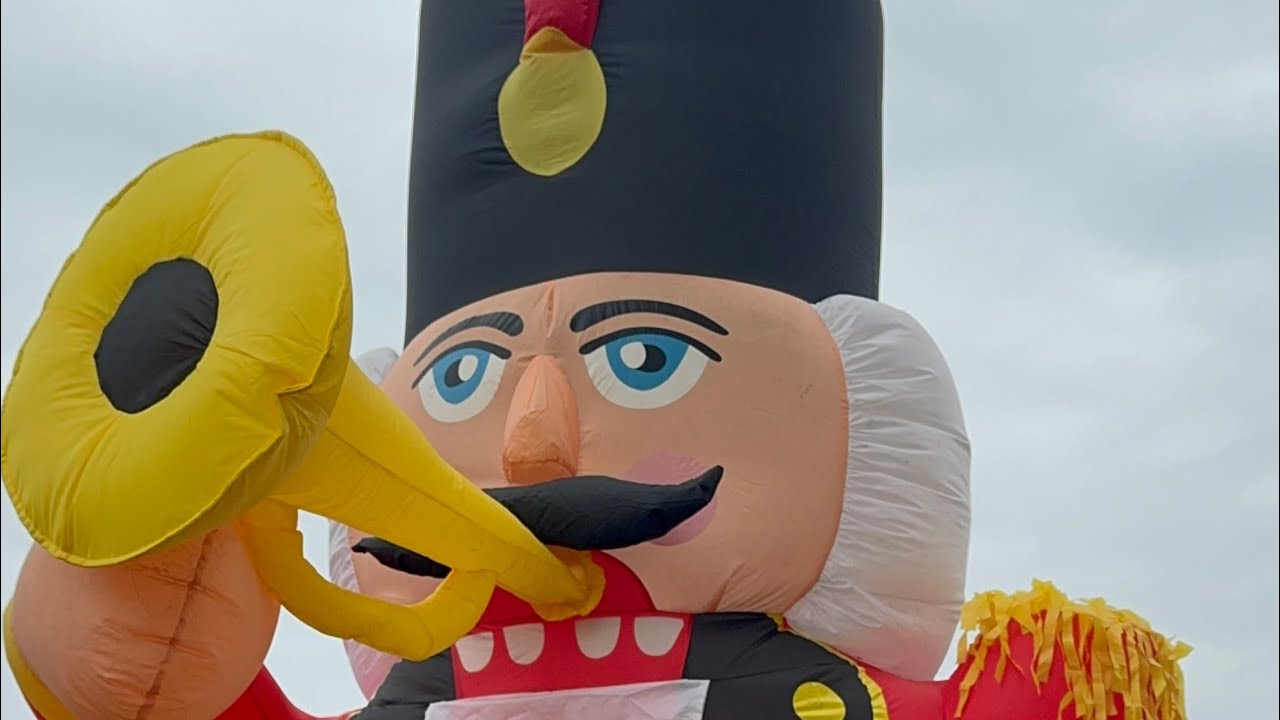 12ft inflatable trumpet soldier - YouTube