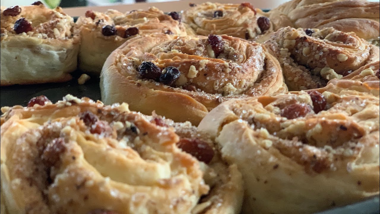 پخت نان گردویی، شیرینی گردویی /Baking walnut bread - YouTube