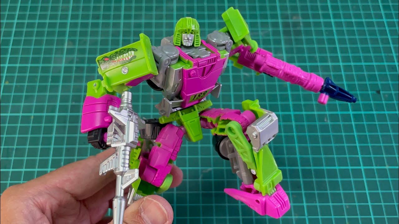 Transformers Legacy: Evolution G2 Universe Autobot Mirage (Robot mode ...