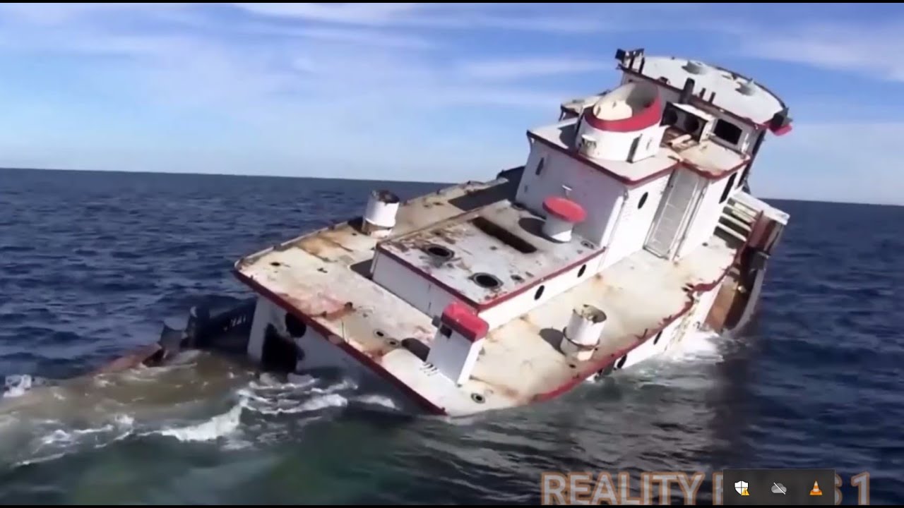 Top 10 ships sinking in storms - YouTube