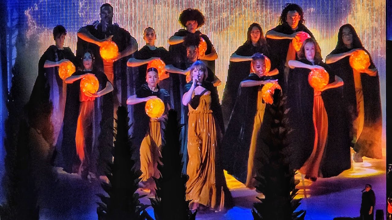 Taylor Swift - willow (live) | The Eras Tour in Sydney fancam - YouTube