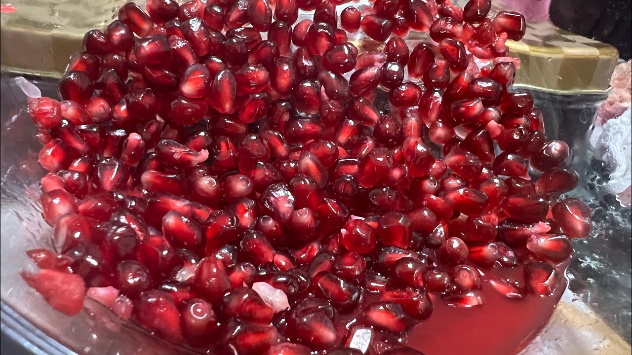 !Cocinando Con Moni está en vivo comiendo granada con limón!🍋 - YouTube