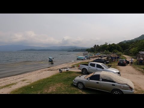 EL VOLCÁN DE AGUA EL LAGO DE APULO CON OLAS DEL MAR EN LA CIUDAD DE ...