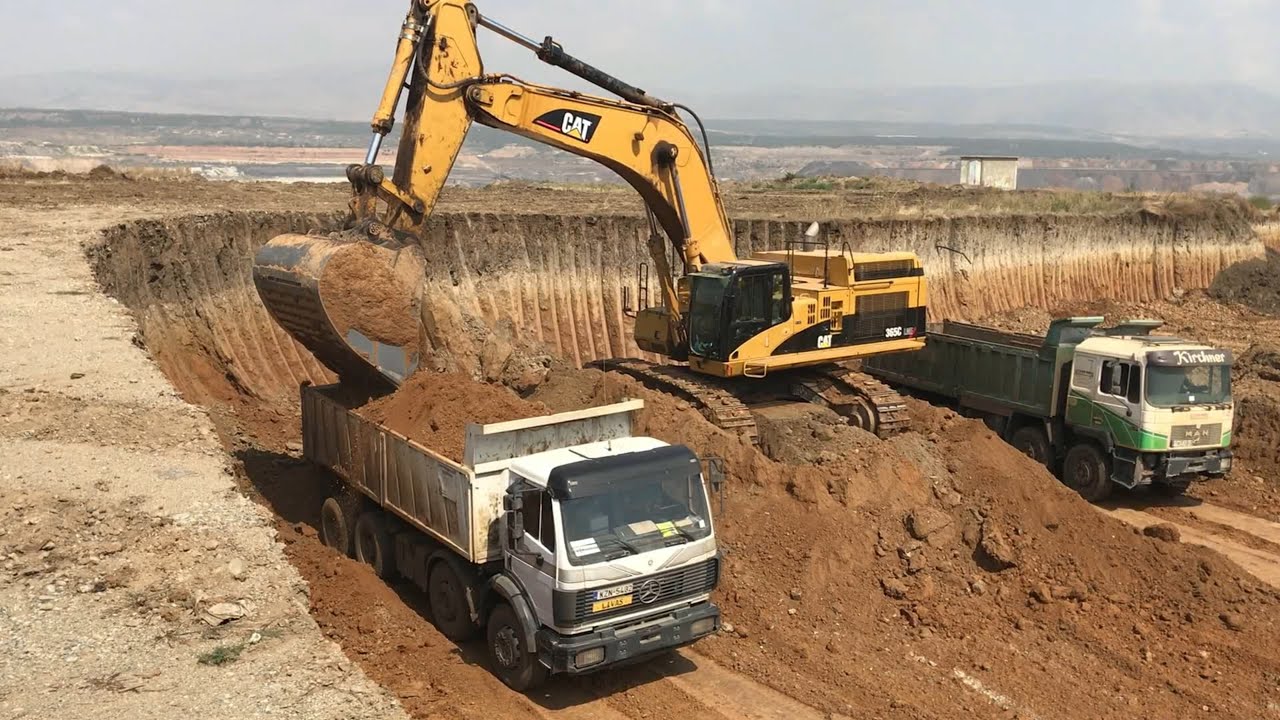 Caterpillar 365C Excavator Loading Trucks - YouTube