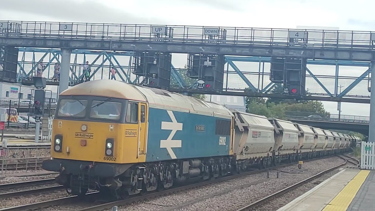 69002 passing through Lincoln on the Sand train to Goole Glassworks 4/8 ...