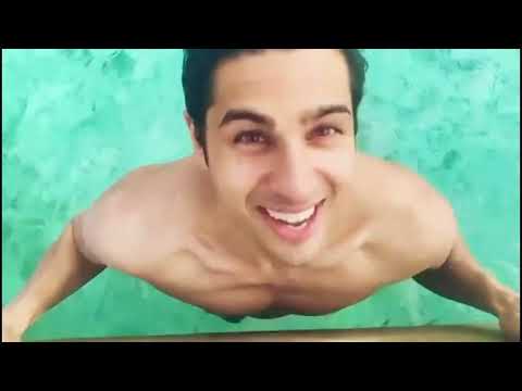 Siddharth Malhotra Shirtless in Maldives!