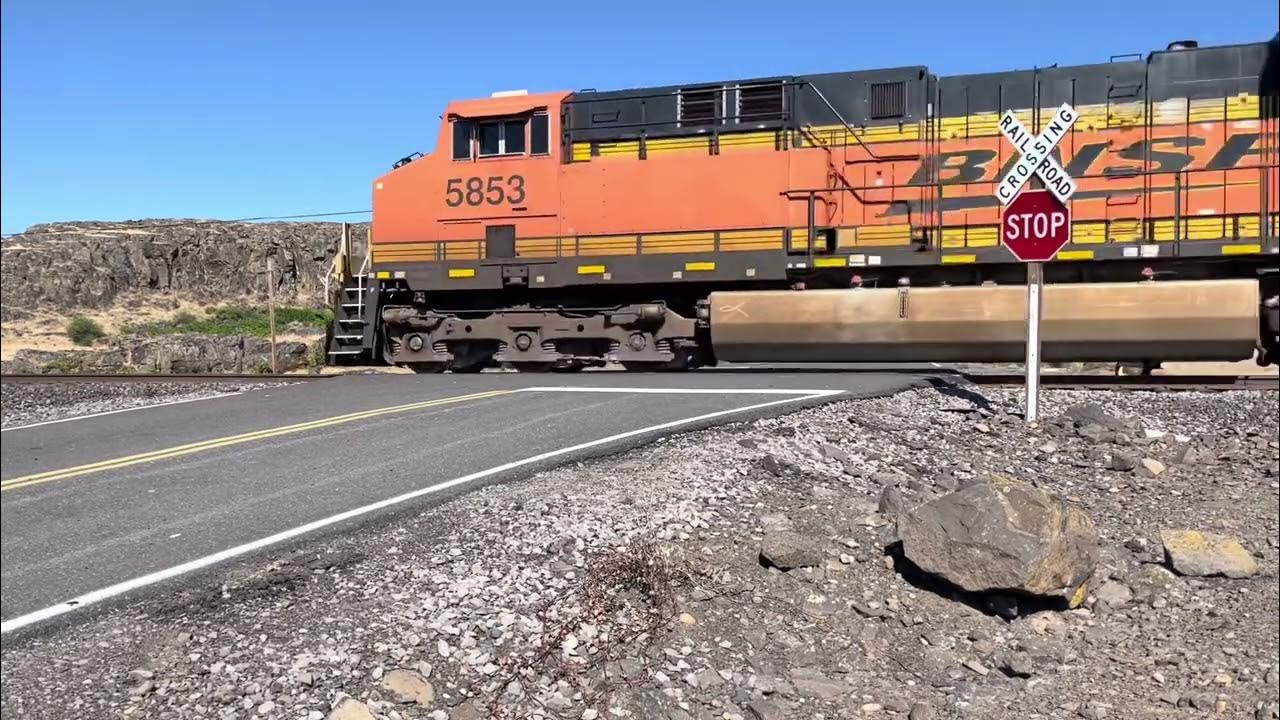 BNSF 5853 Westbound: Spearfish Rd, Centerville, WA - YouTube