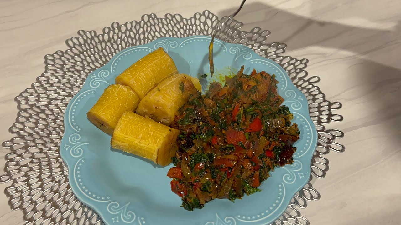 How to make plantain with vegetable sauce (quick and easy) - YouTube
