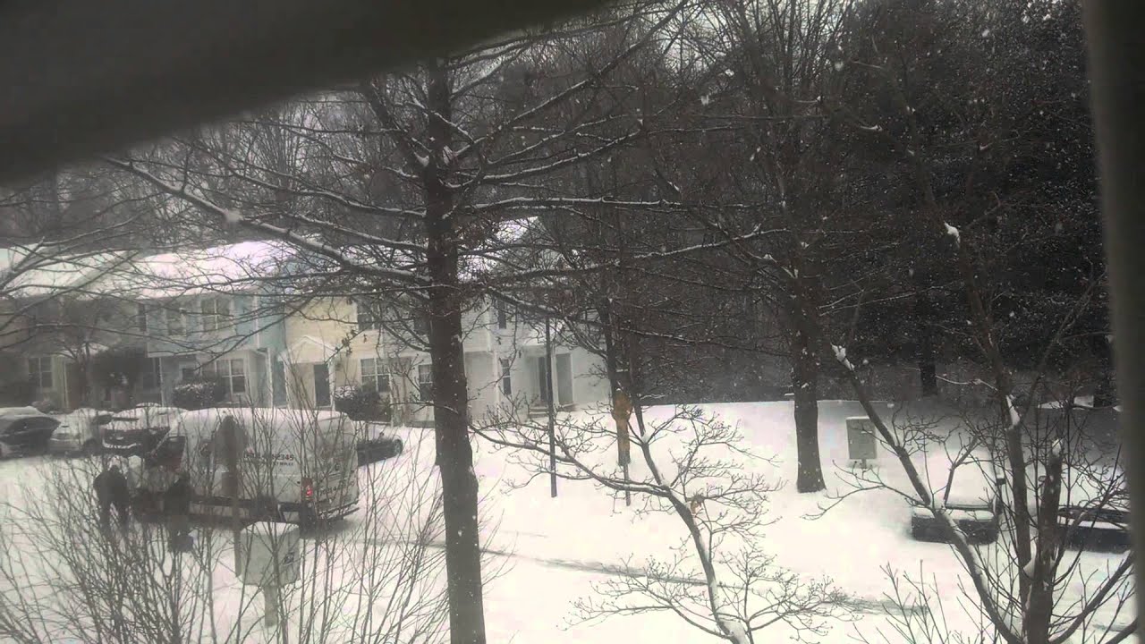 Plumber stuck in snow - limited slip differential at work - YouTube