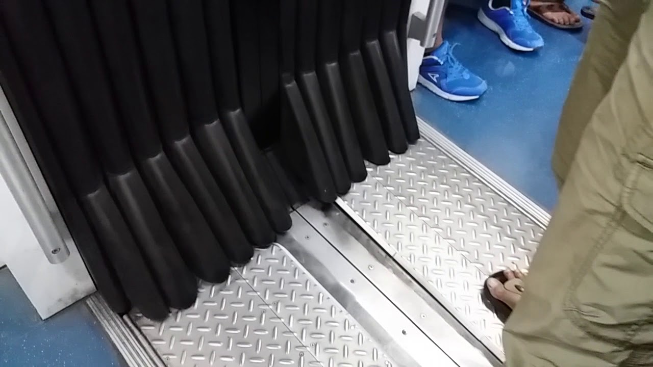 KTM Class 92 Komuter Train Gangway Connection In Action - YouTube