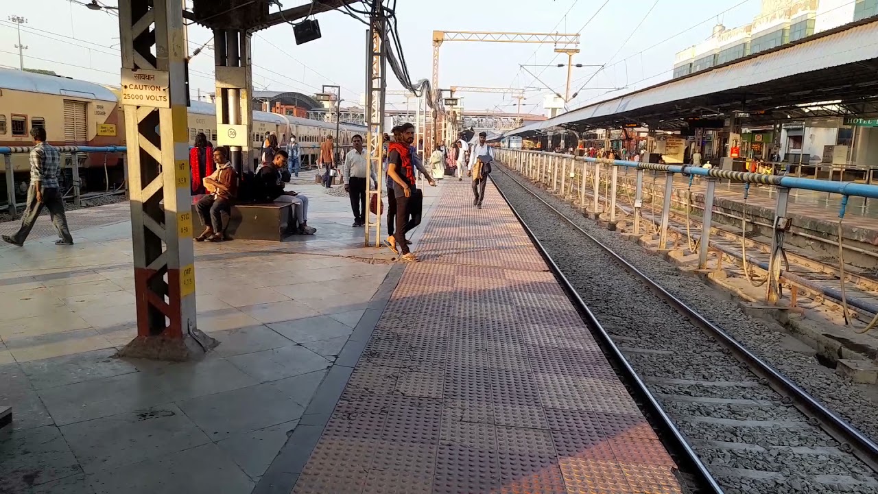light locomotive raipur wdg3a at raipur railway station - YouTube