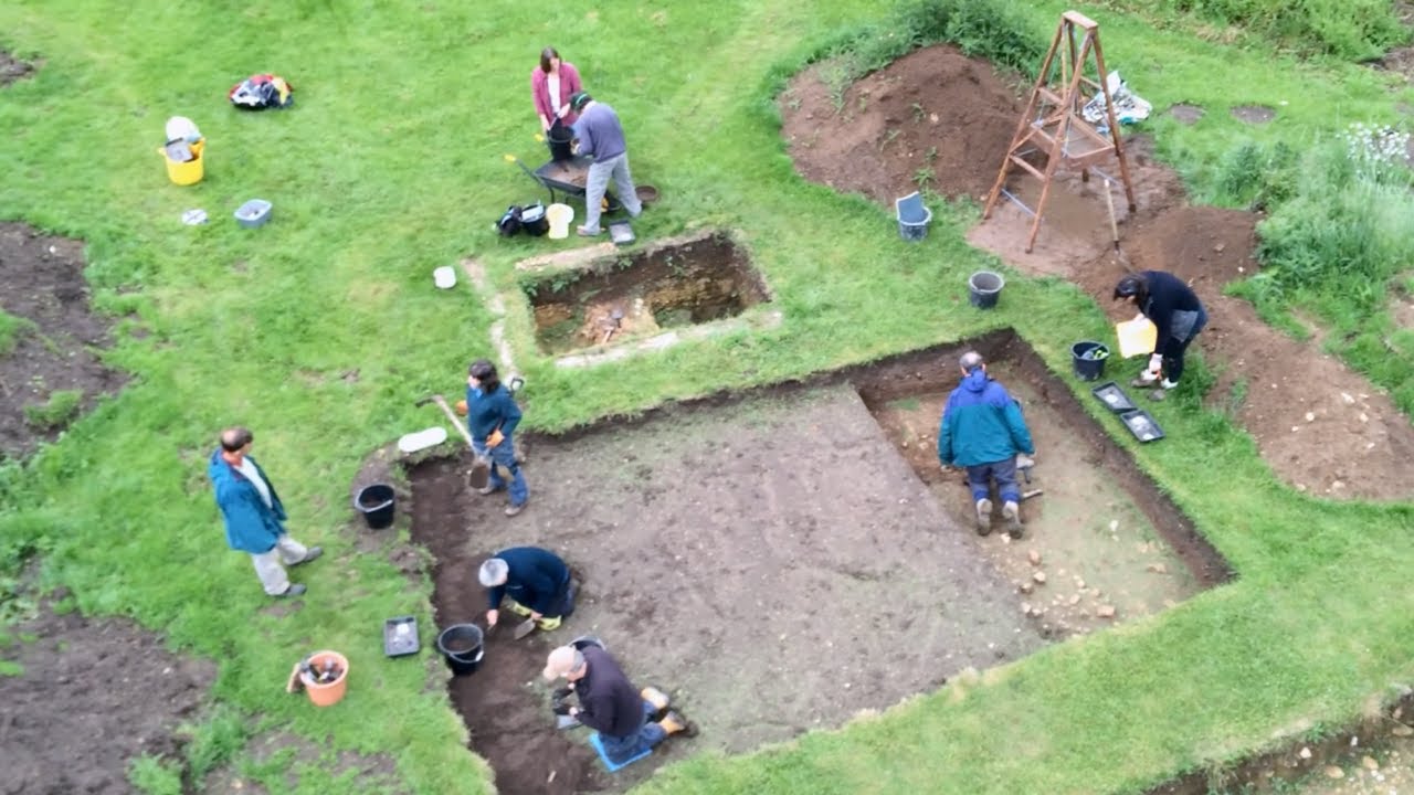 Ancaster Roman Archaeology Dig - YouTube