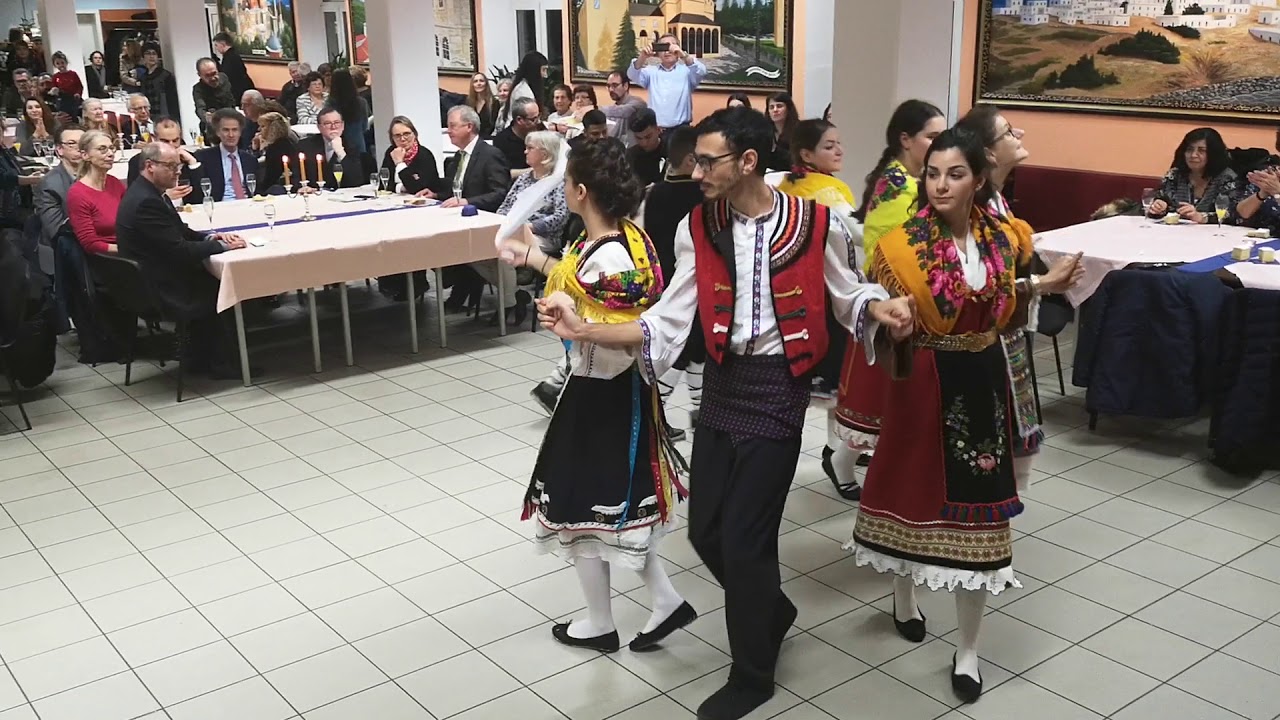 τα παιδιά της Θράκης στο έθιμο της Βασιλοπιτας Αννόβερο 13 01 19 - YouTube