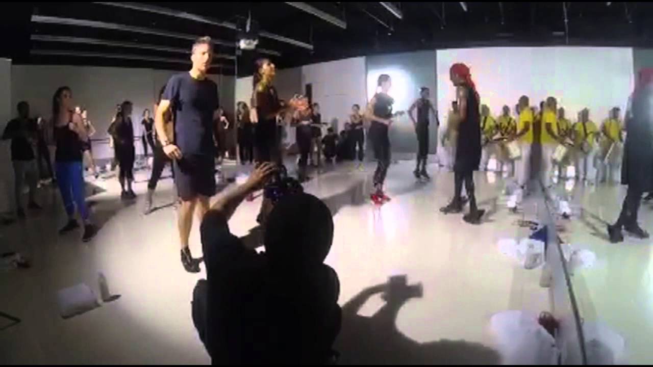 Staying in shape with a busy life: Supermodel Adriana Lima shows it ...