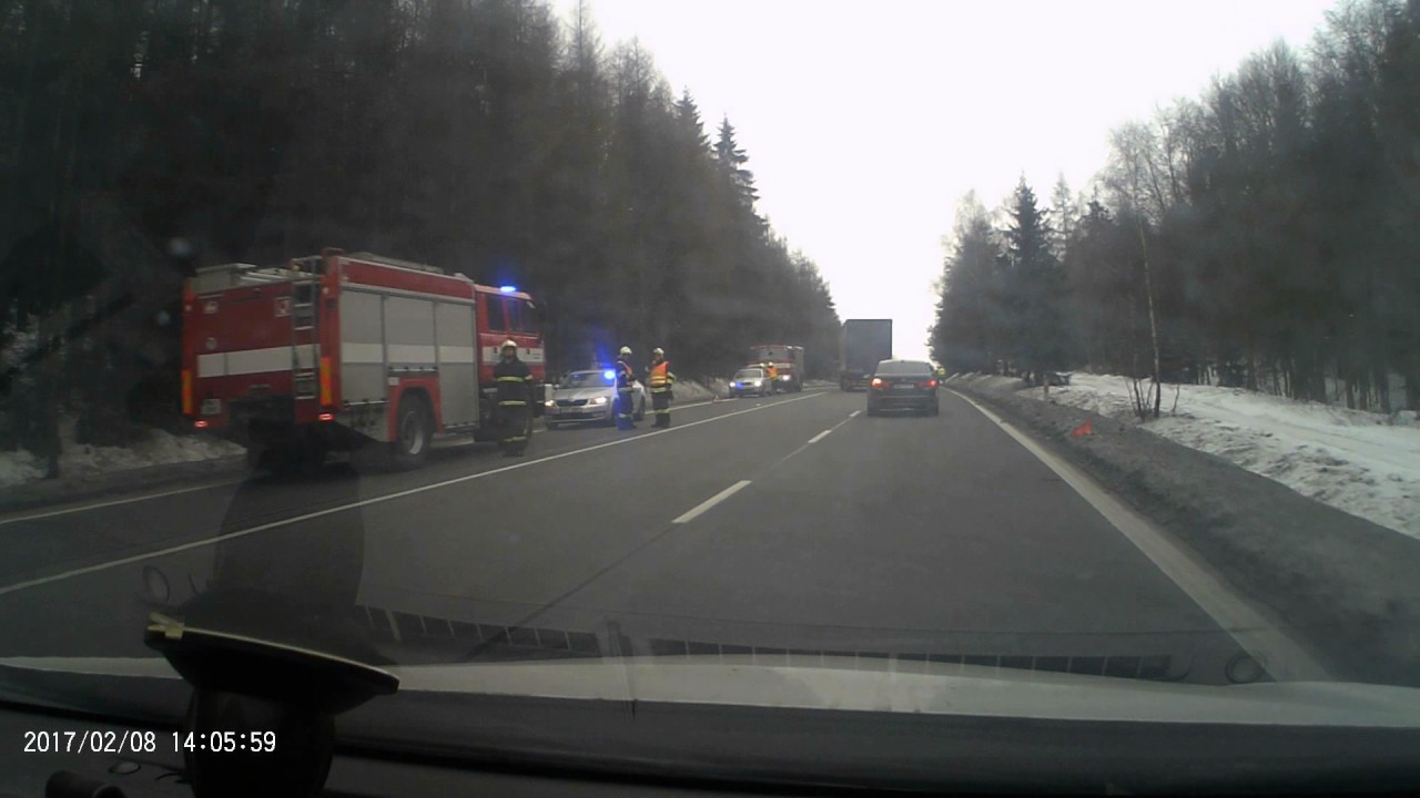 Nehoda mezi obcemi Moravská Třebová - Mohelnice silnice E442 - YouTube