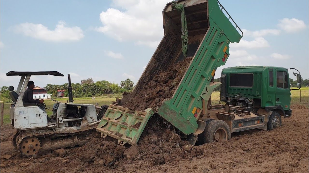 Bulldozer Loading Truck | Dump Truck | 덤프 트럭, 불도저 | รถดัมพ์, รถปราบดิน ...