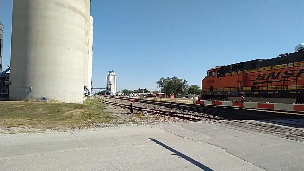 BNSF 6109 East in Greenwood NE 10/1/22 - YouTube