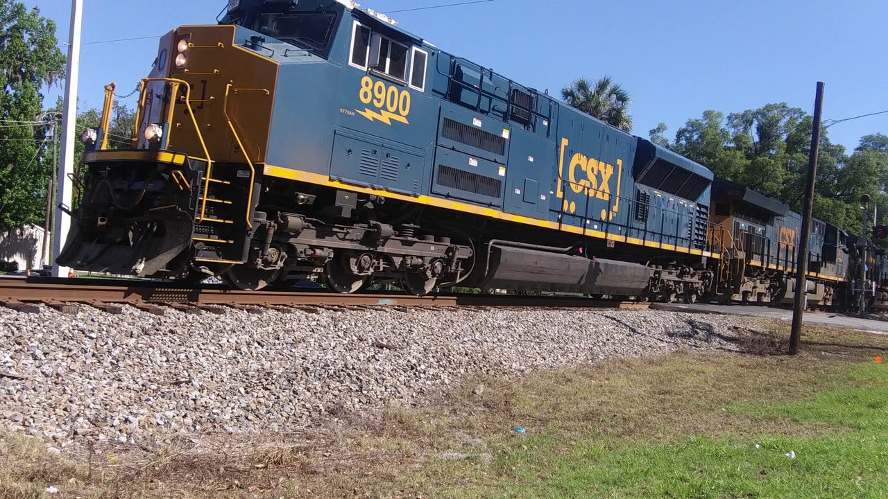 CSXT K850-26 with ST70AH 8900 leading! - YouTube