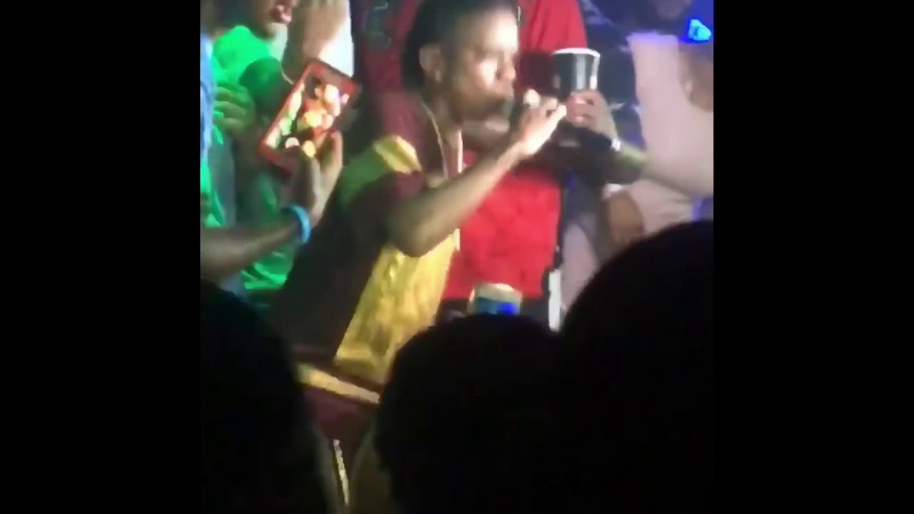 Lil Dang in concert - YouTube