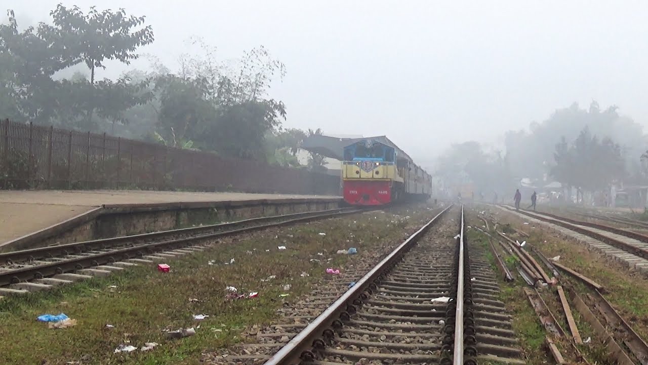 Udayan Express Train Departing Maijgaon Railway Station, Bangladesh ...