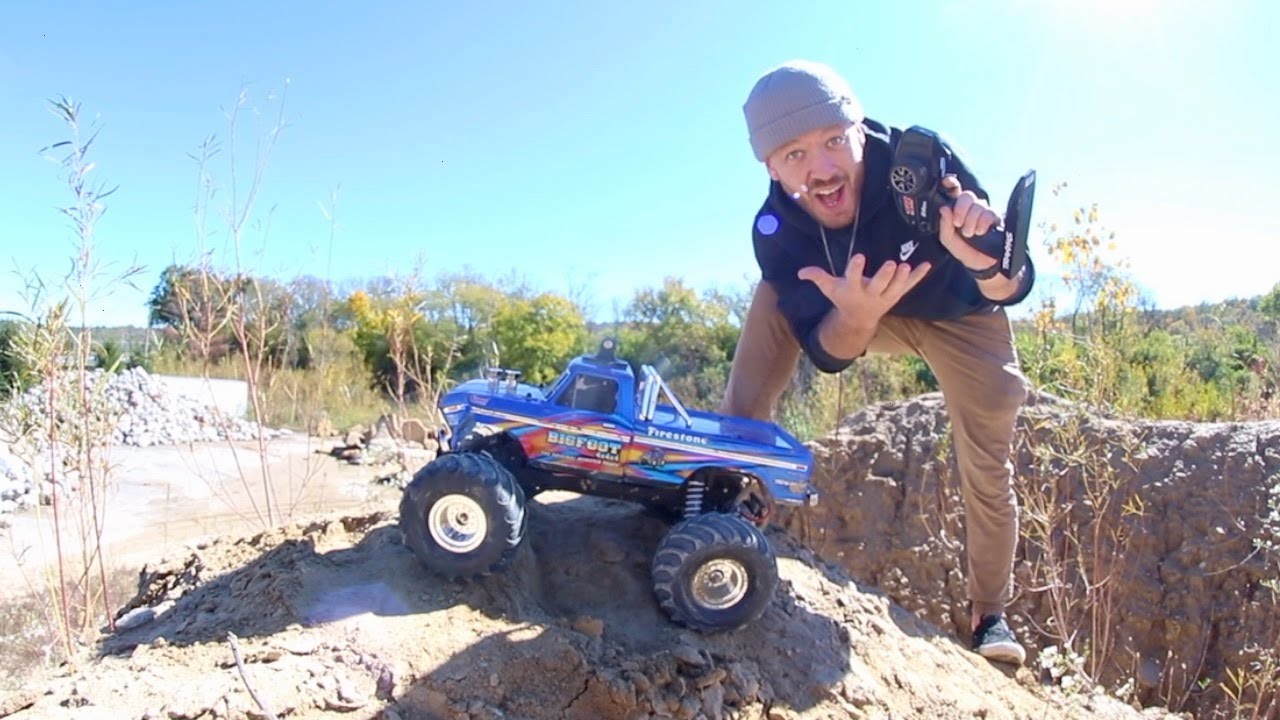 RC Truck VS Giant Dirt MOUNDS! - YouTube