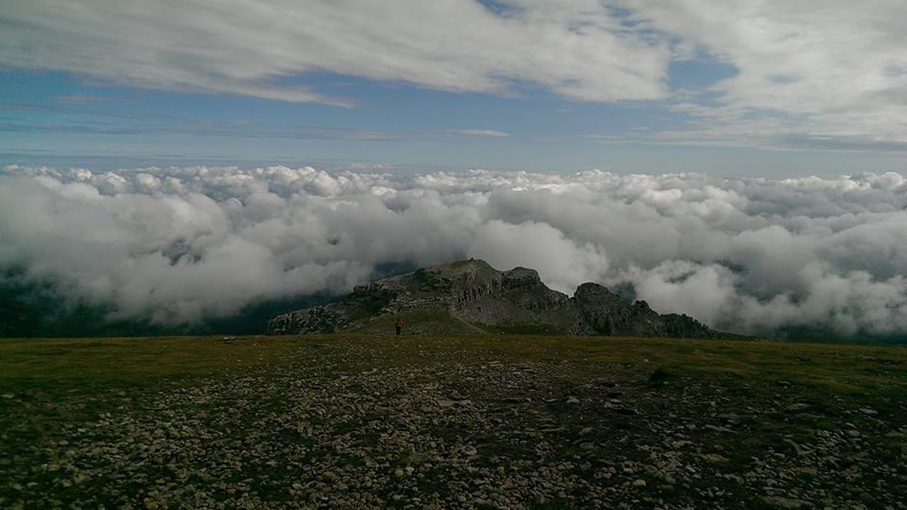 Monte Gorbea, coronación y descenso en mountain bike - YouTube