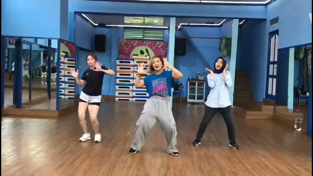 AQUA - Barbie Girl (Tiësto Remix) zumba dance / wtycrew - YouTube