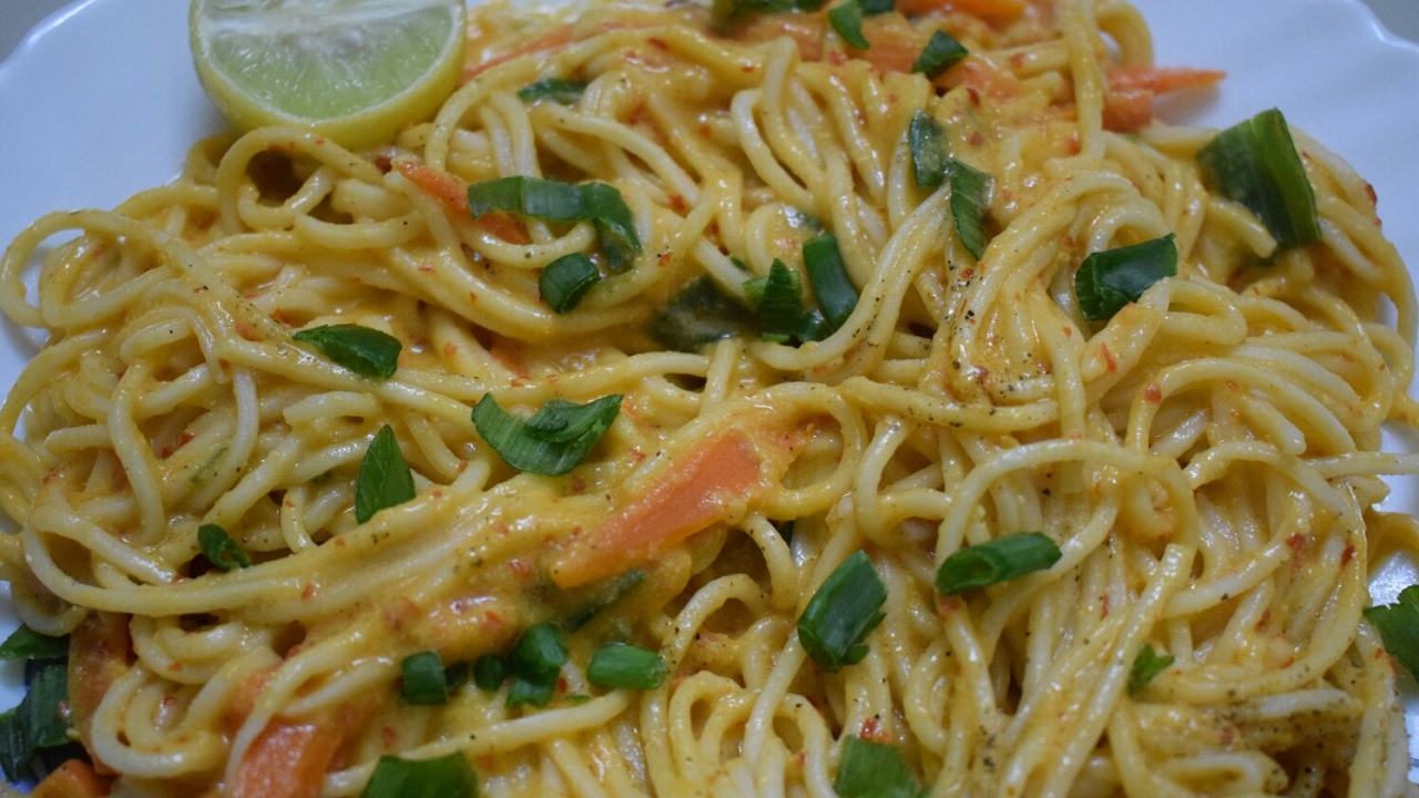 SPICY AND SOUPY NOODLES.. - YouTube