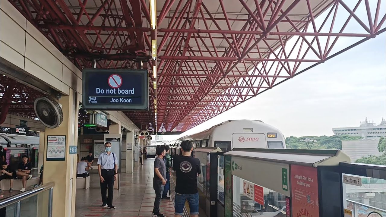 UPD Test Train -- SMRT KSF C151B 657/658 bypassing Jurong East Platform ...
