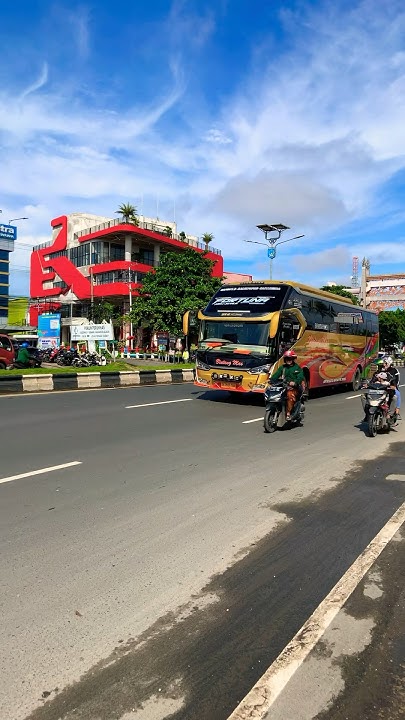Bus Bintang Mas “FORTUNA” melintas dengan suara Telolet yang bikin ramai jalan raya👍👍😂😂 - YouTube
