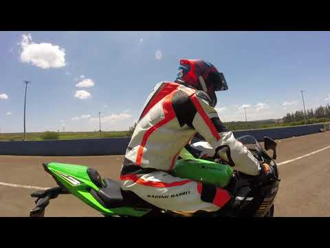 ZX6 quase passa reto na curva 😂😂😂 - Kartodromo de Limerira - BS Racing