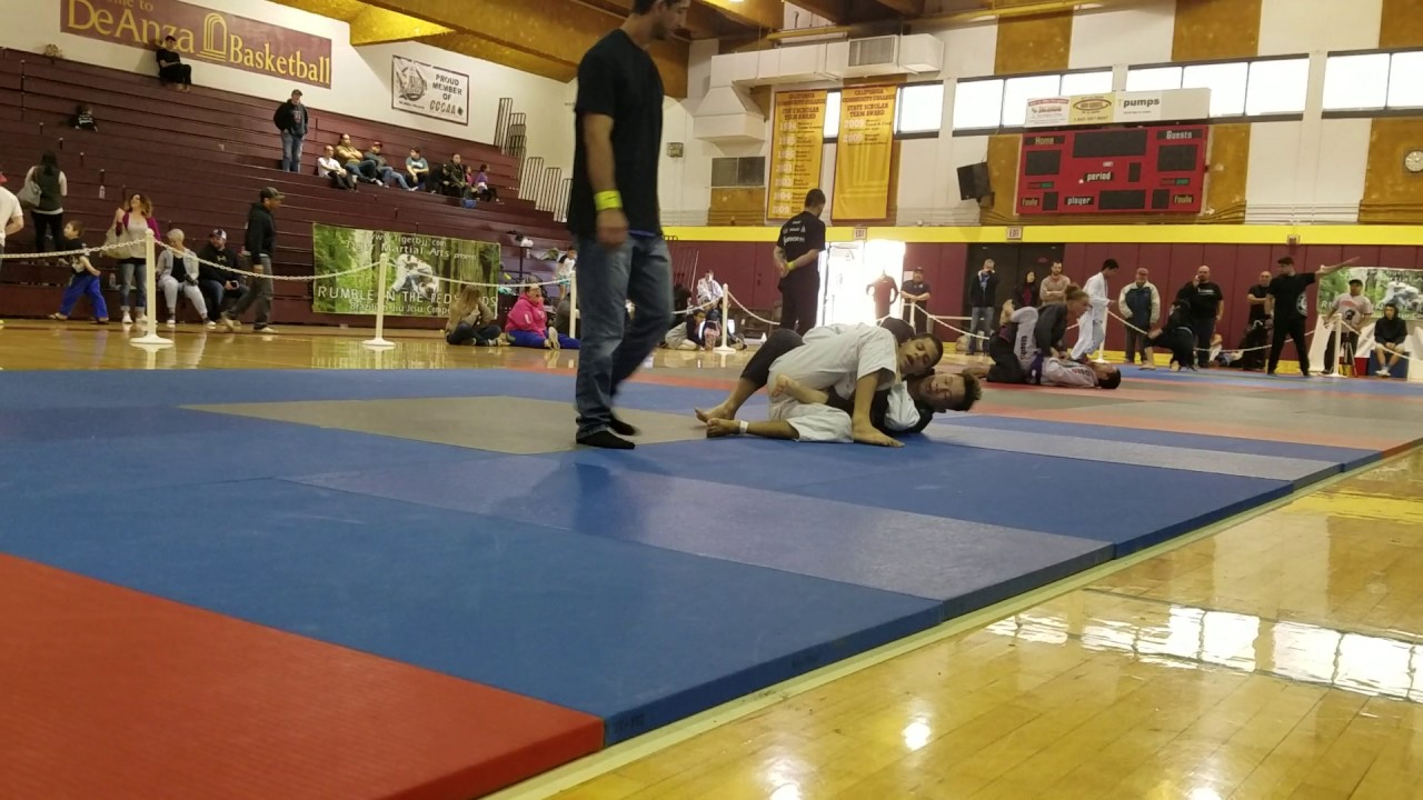 Tyler Shew vs Gary Menezes blue belt semis - YouTube