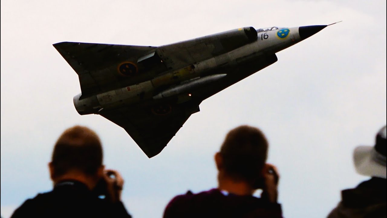 One of the most unique fighter jets ever. The Saab 35 Draken. [4K ...