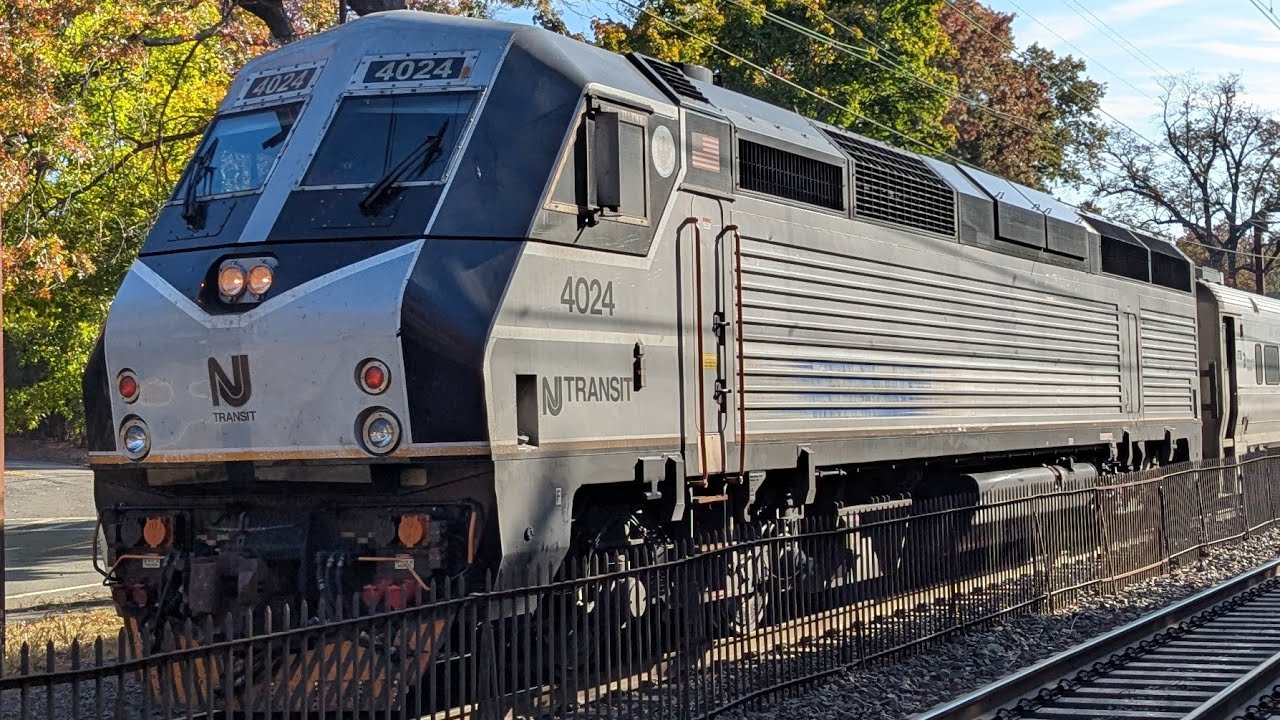 Railfanning NJ Transit at Short Hills 10-23-24: PL42AC 4024 & an epic ...