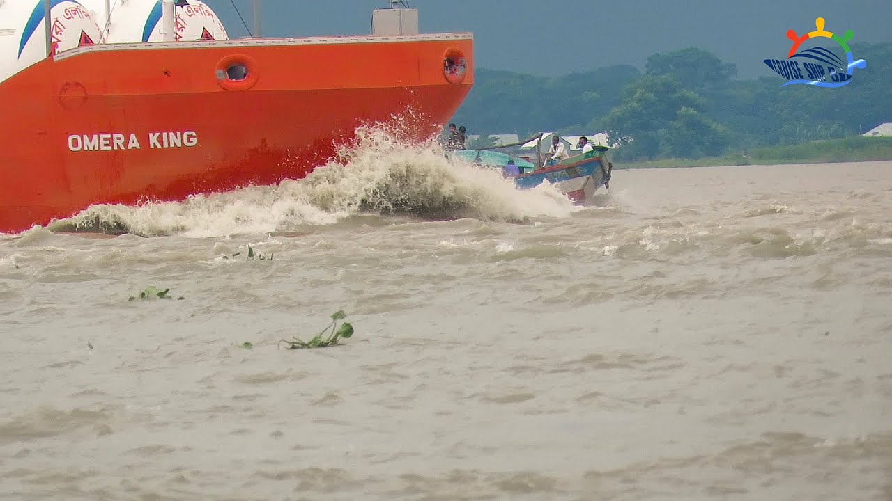 দুর্দান্ত গতিতে মেঘনায় ছুটে আসছে || LPG Omera King || Cruise Ship BD ...