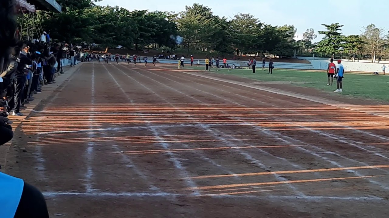 100 metres race - YouTube