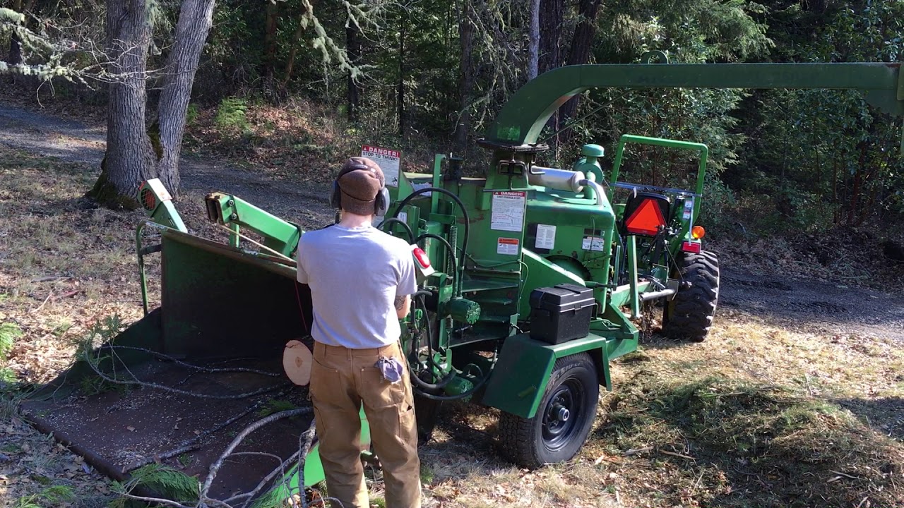 1999 Brush Bandit 250XP Disc Chipper demo 2 - YouTube