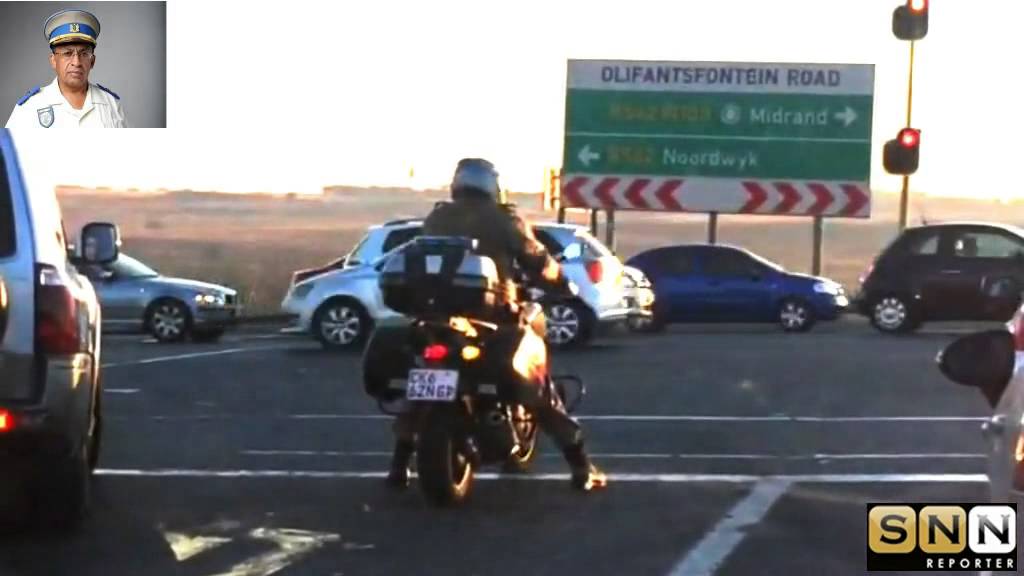 Wayne Minnaar comments on the driving of this metro police officer ...