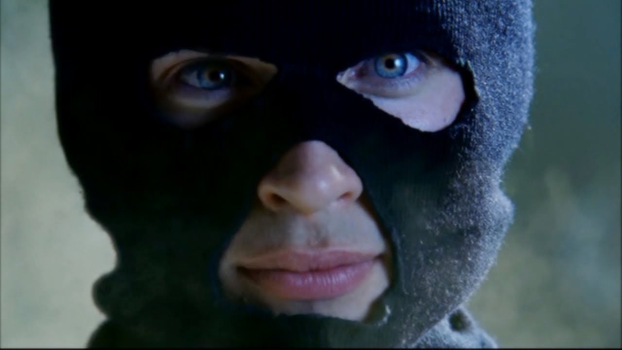Clark Kent Abuses His Powers For Personal Gain -- (Smallville - S3; E1 ...