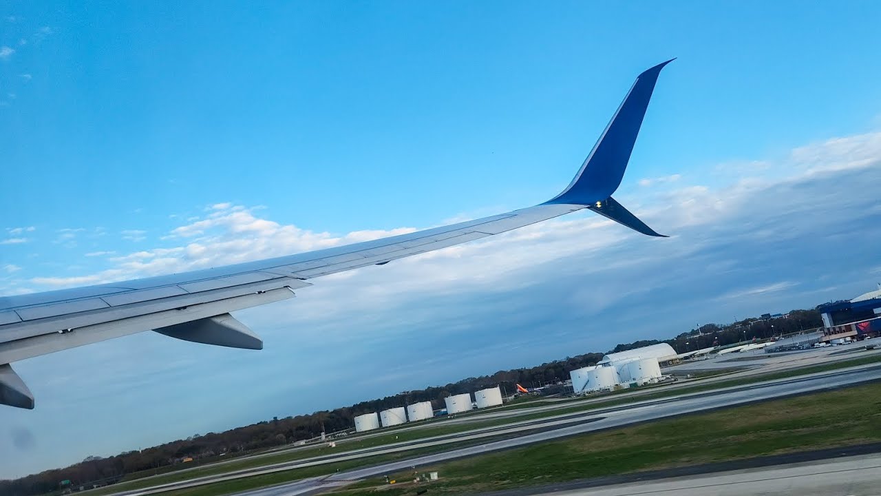 Delta Airlines Boeing 737-932(ER)(SSWL) Takeoff from Atlanta [N925DZ ...