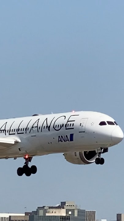 Star Alliance Ana Two four Right - YouTube