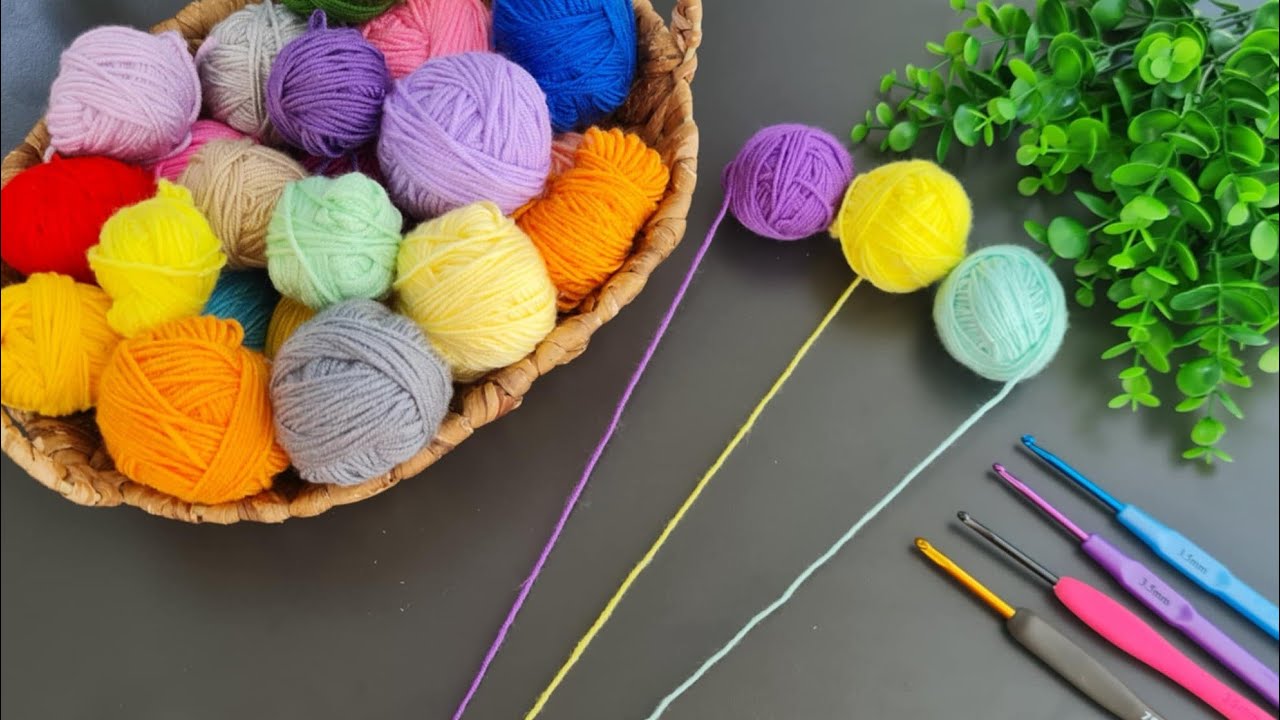 Wow! Look at what a beautiful thing! The cutest yarn scrap ide ever ...