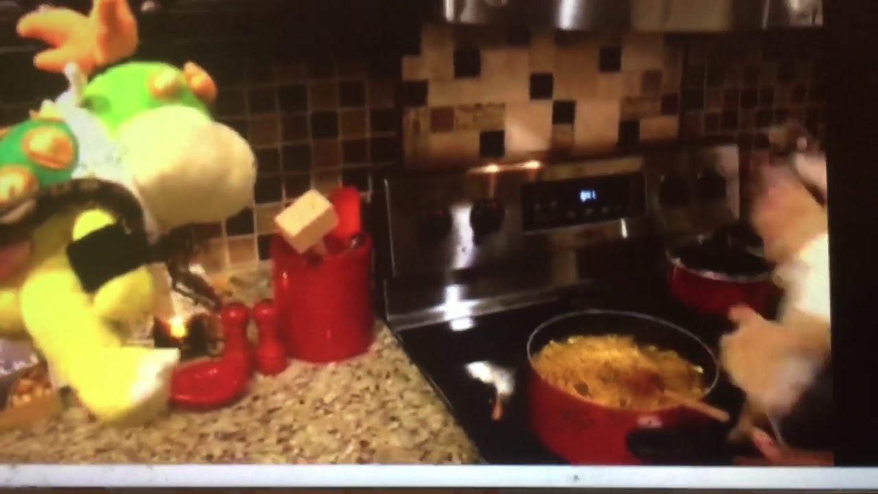 Chef Pee Pee Throwing Food!!!!!! - YouTube