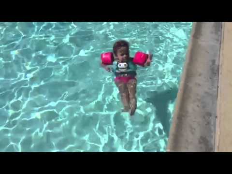 Gabriella swimming Palm Springs Hyatt - YouTube