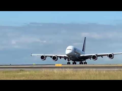 Uçak kalkış anı (Kokpit Dışı Yakından) !!