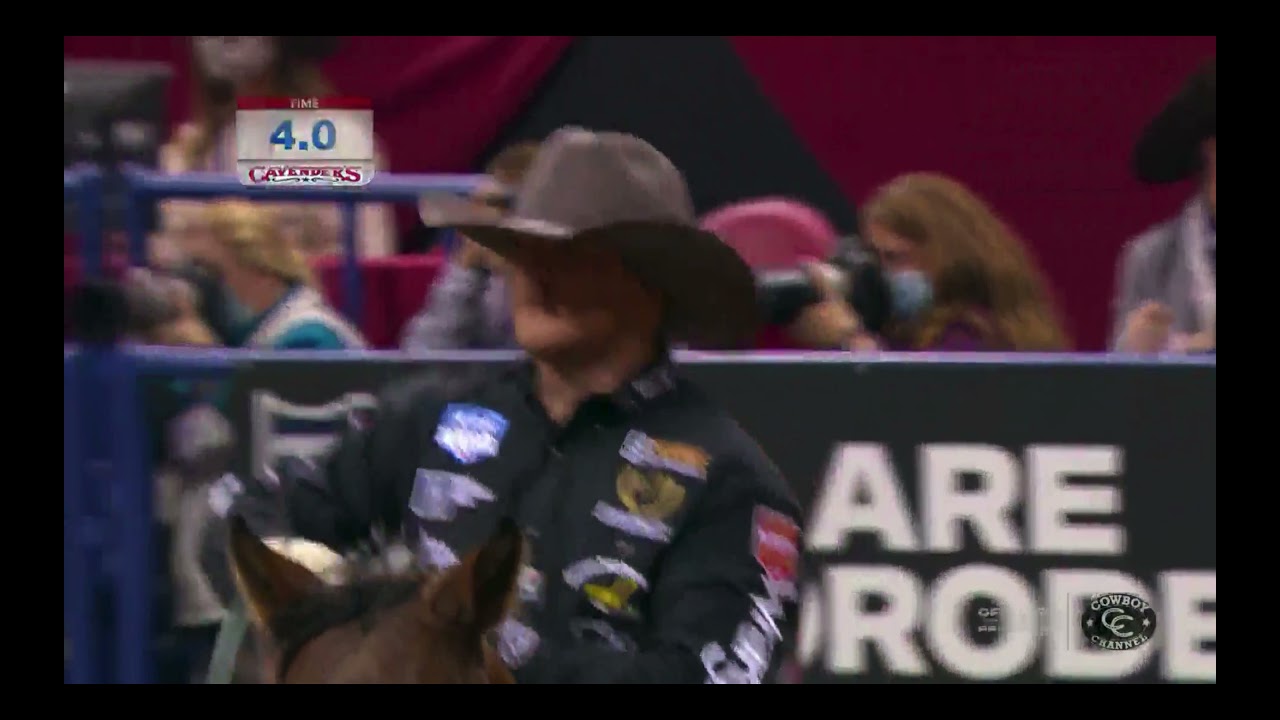 Tyler Wade and Trey Yates Win Round 1 Team Roping at the WNFR 2021 ...